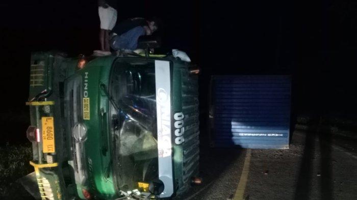 Sopir Mengantuk Jadi Penyebab Truk Kontainer Terguling di Sampara ... Sopir Mengantuk Jadi Penyebab Truk Kontainer Terguling di Sampara ...