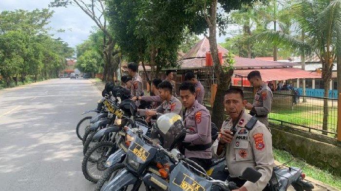 Personel Polisi Berjaga di Depan SMKN 1 dan 2 Kendari Sultra, Antisipasi Tawuran Antar Pelajar ...