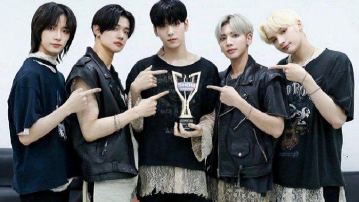 Lirik Lagu LOSER=LOVER - Tomorrow X Together, Single Terbaru Lengkap ...