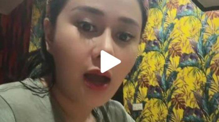 Video Viral TikTok Denise Chariesta 'Sarapan Holang Kaya' Tapi Buka ...