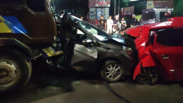 2 Mobil dan 3 Truk Ringsek, Begini Kondisi Korban Kecelakaan Beruntun ...