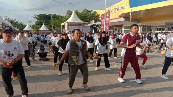 Ajak Warga Datang ke TPS Sukseskan Pilkada 2024, KPU OKU Gelar Senam Sehat Bersama Ribuan ...