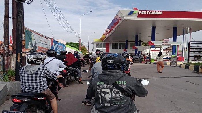 BBM Naik Tapi Masih Antri Panjang di SPBU Palembang, Ini Penjelasan Pertamina - Tribunsumsel.com