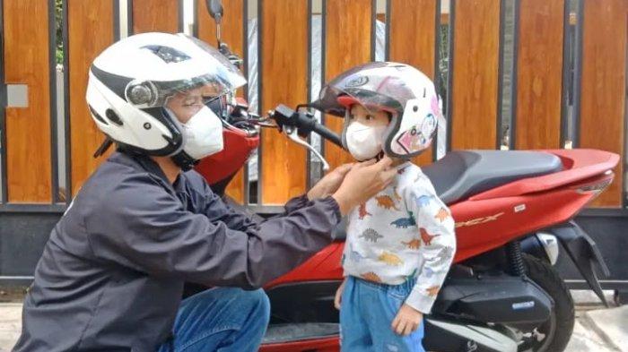 Tips Berkendara Aman Saat Berboncengan Dengan Anak - Tribunsumsel.com