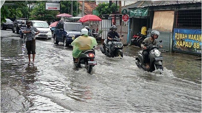 Banjir Hari Ini di Palembang Terpantau Sejumlah Titik, Diguyur Hujan Deras Kurang 30 Menit ...