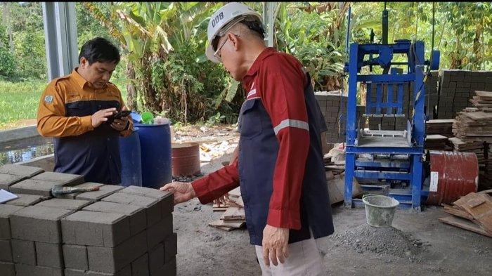 Bumdes Harapan Bunda di OKU Buat Batako dan Paving Block Dari Limbah Pembakaran Batubara ...