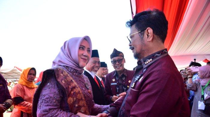 Hj Ratna Machmud Raih Penghargaan Satya Lencana Wira Karya dari ...