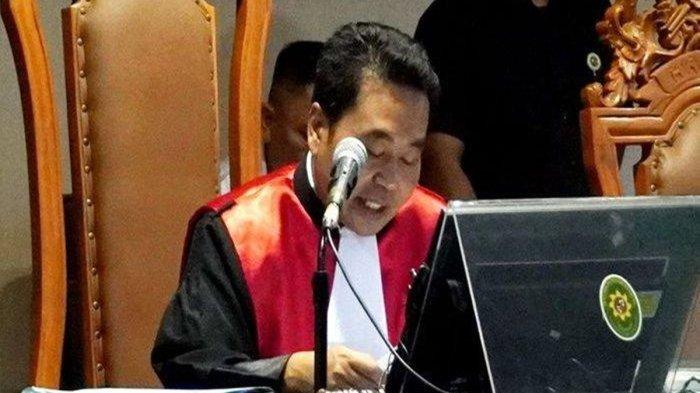 Curhat Eman Sulaeman Hakim Bebaskan Pegi, Tinggal di Kos Jauh dari Anak ... Curhat Eman Sulaeman Hakim Bebaskan Pegi, Tinggal di Kos Jauh dari Anak ...