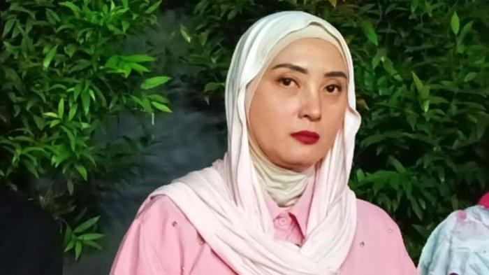 Geramnya Della Puspita Dipolisikan Kasus Penggelapan Mobil : Kurang ...