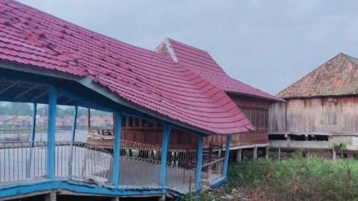 Balai Serbaguna di Desa Lebuh Rarak OKI Roboh Akibat Kontruksi Tanah ...