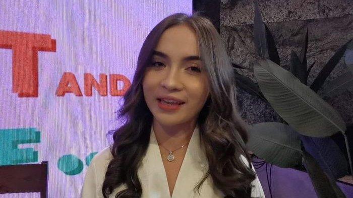 Sosok Elina Joerg Artis Berdarah Jerman yang Dilamar Athalla Naufal ...