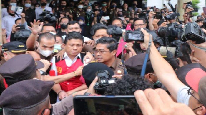 Potret Saat Ferdy Sambo, Putri Candrawathi Dkk Menggunakan Baju Tahanan ...