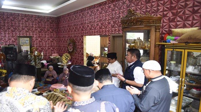 Gubernur Herman Deru Melayat Ke Rumah Duka Adik Bupati Muratara Tewas Dibacok, Ungkap ...