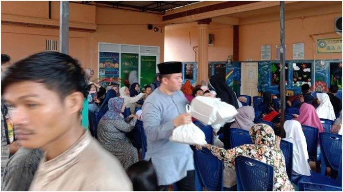 Hari Pertama Kampanye Pemilu 2024, TKD Prabowo-Gibran Sumsel Bagikan Ribuan Nasi dan Susu Gratis ...