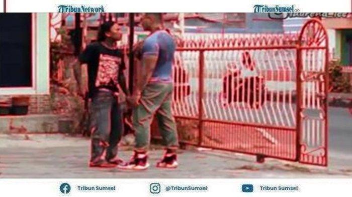 Heboh Tukang Prank Ini Ketakutan Setengah Mati Saat Palak Anak Punk, Ternyata Intel Pegang ...