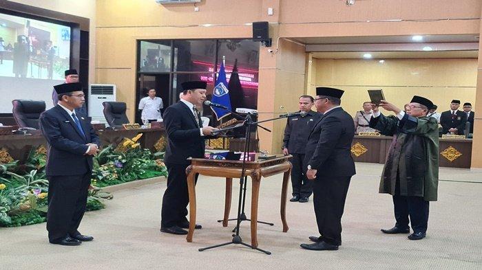 Heryanto Ucap Sumpah Dilantik Jadi PAW DPRD OKU Timur, Gantikan Tedi ...