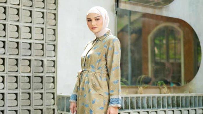 KABAR DUKA, Syarifah Eva Chodijah Ibunda Zee Zee Shahab Meninggal Dunia ...