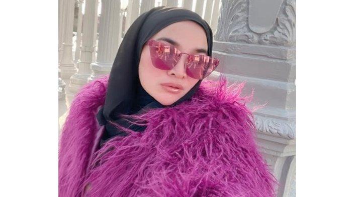 Sosok Nursam Jhonlin, Istri Haji Isam Crazy Rich Kalsel Heboh Tenteng ...