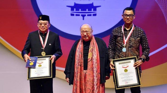 Jadi Tokoh Inspiratif Dunia, Biografi Jokowi Tulisan Dirut PLN Terbit ...