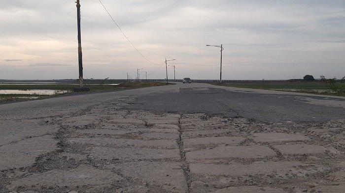 Jalan Simpang Sakatiga-Sejaro Sakti OI Rusak Akibat Truk Proyek Tol, HK ...