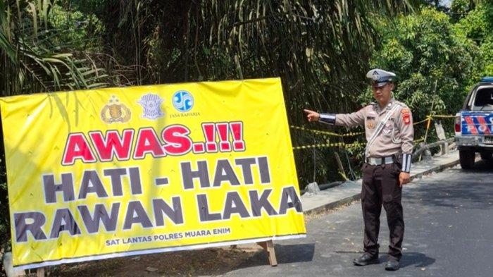 Jembatan Beringin Muara Enim Rawan Kecelakaan, Polisi Pasang Spanduk Imbauan Hati-hati - Halaman ...