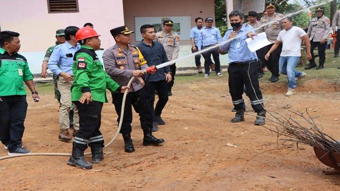 Kapolres OKU Timur Cek Kesiapan Alat-alat PT MHP Antisipasi Karhutlah ...