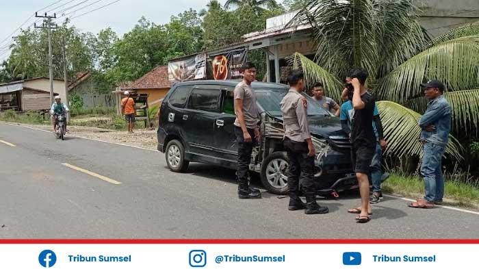 Kecelakaan di Jalinsum Muratara, Avanza-Truk Bersenggolan, Rush Masuk Jurang - Tribunsumsel.com