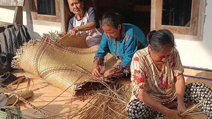 Kisah Pengrajin Tikar Purun Pedamaran OKI, Sudah Sejak 30 Tahun Lalu ...