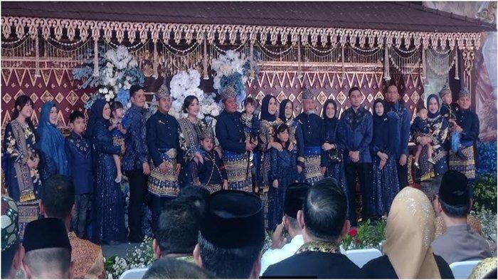 Khitanan Cucu Herman Deru, Tari Pedang Iringi Arakan Dua Pengantin Sunat, Tradisi Ranau OKUS ...