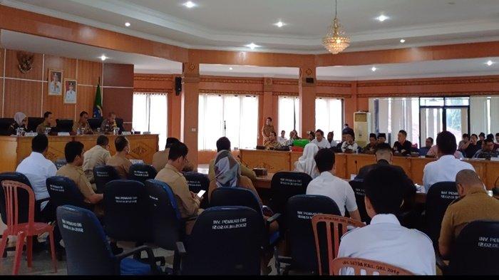 Lahan Sah Secara Hukum Tapi Diklaim Oleh Oknum, Puluhan Petani Sawit Desa Balian Ngadu ke Pemkab ...