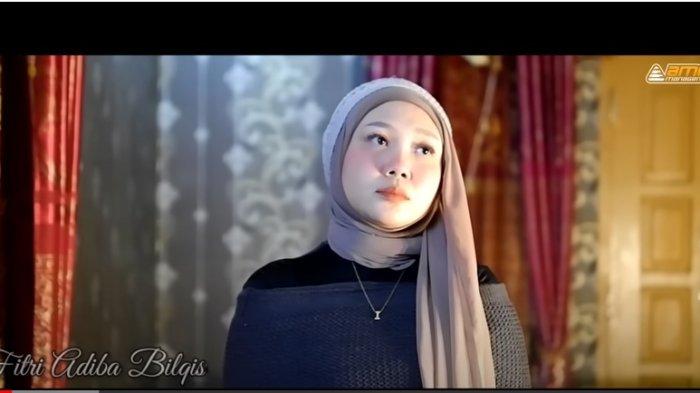 Lirik & Chord Gitar Lagu Bugis Itaneng Tenri Bolo dari Fitri Adiba ...