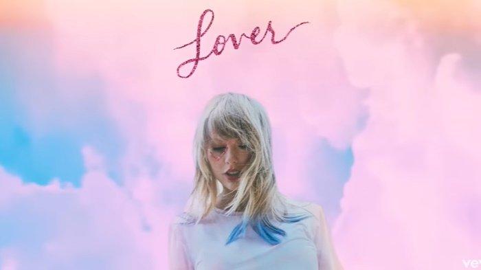 Lirik dan Terjemahan Lagu Cruel Summer - Taylor Swift, He Looks Up ...