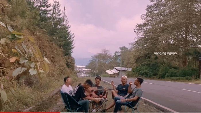 Lirik dan Arti Lagu Nanging Ngopo Walesanmu Neng Aku, Nemen ...