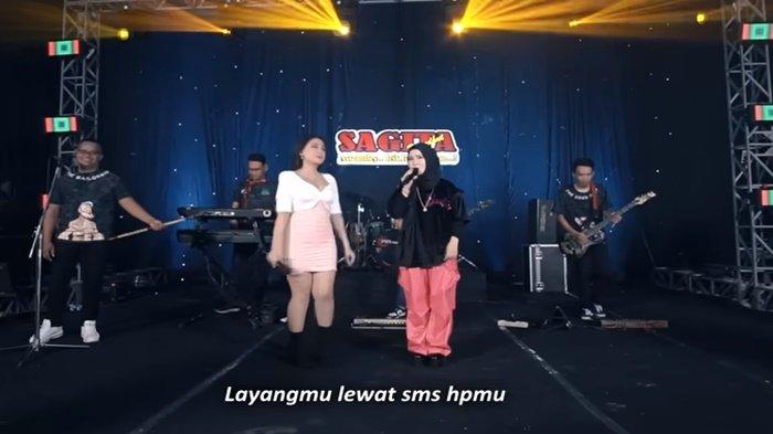 Lirik dan Terjemahan Lagu Layang Sworo - Eny Sagita Feat Shinta Arsinta - Tribunsumsel.com