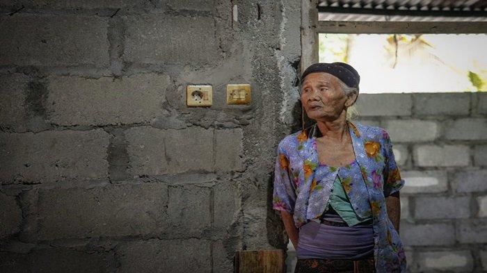 Sempat Viral Rusak Akibat Gempa, Mbah Ponem Bahagia Rumahnya Diperbaiki ...