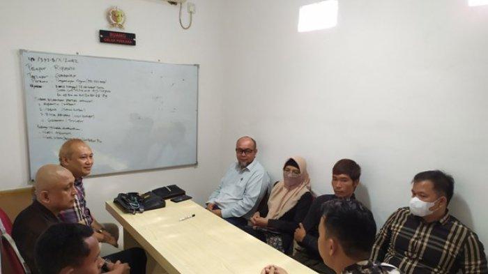 Jalani Mediasi, Pelaku Penampar Sopir Pikap di Palembang Dipertemukan ... Jalani Mediasi, Pelaku Penampar Sopir Pikap di Palembang Dipertemukan ...