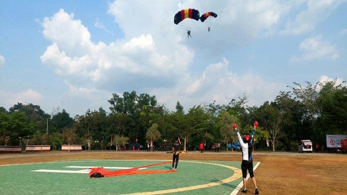 Meriahkan Puncak HUT ke 79 RI, 10 Penerjun Polri Bakal Kibarkan 5 ...
