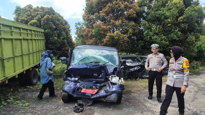 BREAKING NEWS: Mobil Dinas Pemkot Pagar Alam Kecelakaan Maut di Prabumulih, Sopir Tewas ...
