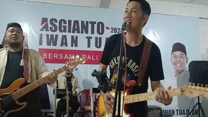Momen Asgianto Calon Bupati Pali Hibur Relawan di Posko Pemenangan ...