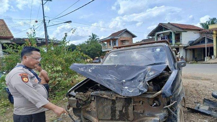 Motor VS Mobil Kecelakaan Adu Kambing di Musi Rawas, 2 Pelajar Berboncengan Alami Patah Kaki ...
