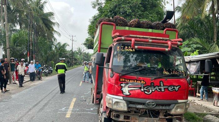Oleng dan Tabrak Truk Saat Melintas Menggunakan Motor di Desa Muara Baru, Pria di OKI Tewas di ...