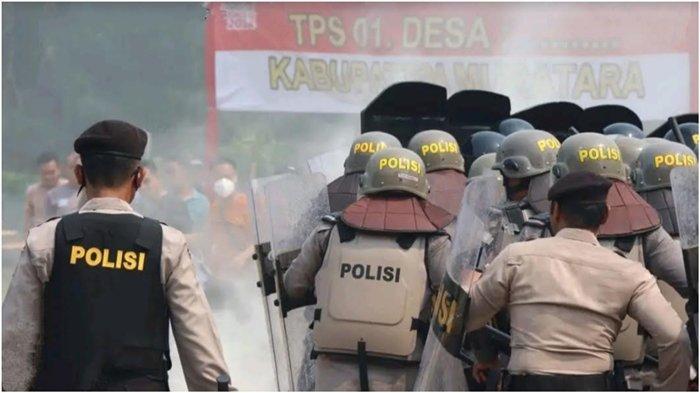 Massa di TPS Ngotot Minta Hitung Ulang Surat Suara, Simulasi Pengamanan Pemilu 2024 ...