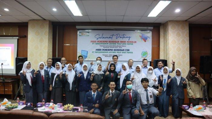 PT TeL Berikan Beasiswa 40 Anak Karyawan, Dari Tingka SMA Hingga ...