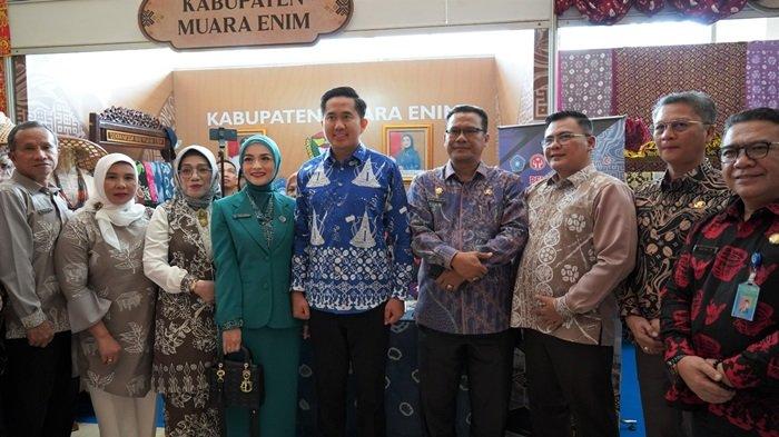 Batik Kujur Andalan Pameran UMKM Muara Enim - Tribunsumsel.com