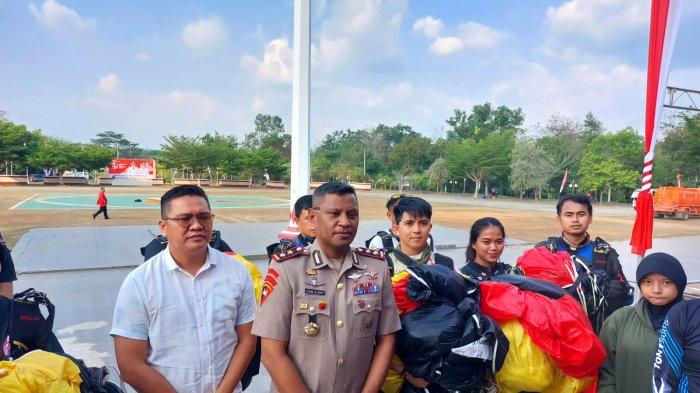 Daftar Nama- nama Penerjun Payung di Langit OKU Timur, Kapolres ...