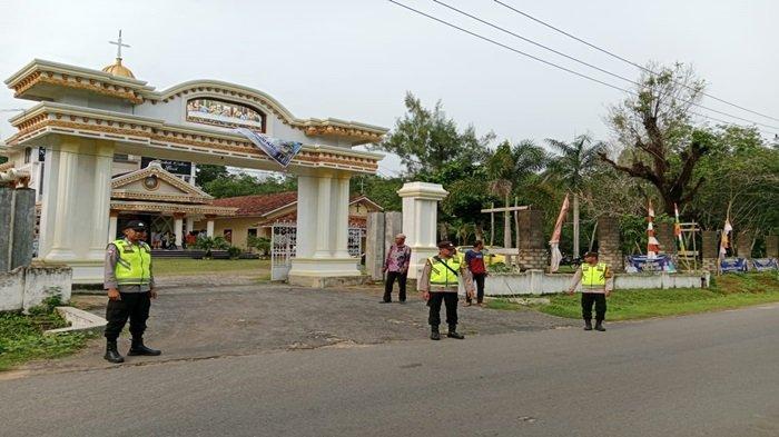 Polres OKU Timur Lakukan Pengamanan dan Monitoring di Hari Raya Natal, Beri Rasa Aman ...
