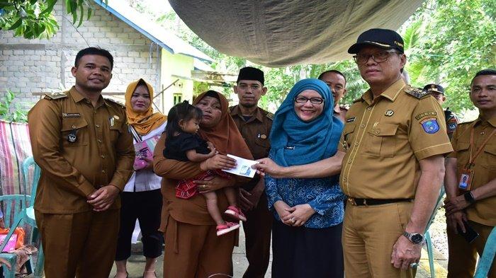 Penjabat Bupati Ogan Komering Ilir Jadi Bapak Asuh Anak Stunting - Tribunsumsel.com