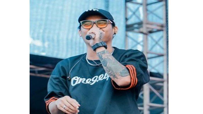 Gilga Sahid Minta Maaf Usai Banting Mic Saat Konser Viral, Akui Spontan ...
