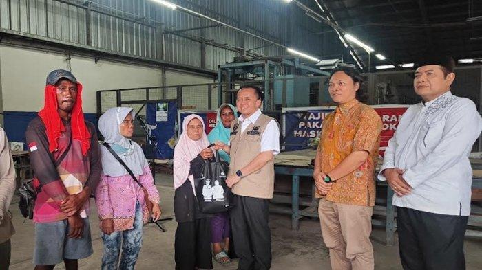 Pemprov Sumsel Bersama Tribun Sumsel dan Sriwijaya Post Beri Sembako ke ...