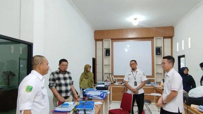 Hari Kedua Masuk Kerja Usai Libur Lebaran, Pj Bupati Empat Lawang Sidak Pegawai - Tribunsumsel.com